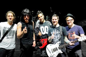 Escucha aquí el nuevo EP de FALL OUT BOY: Pax Am Days’, - Eyescream All ...